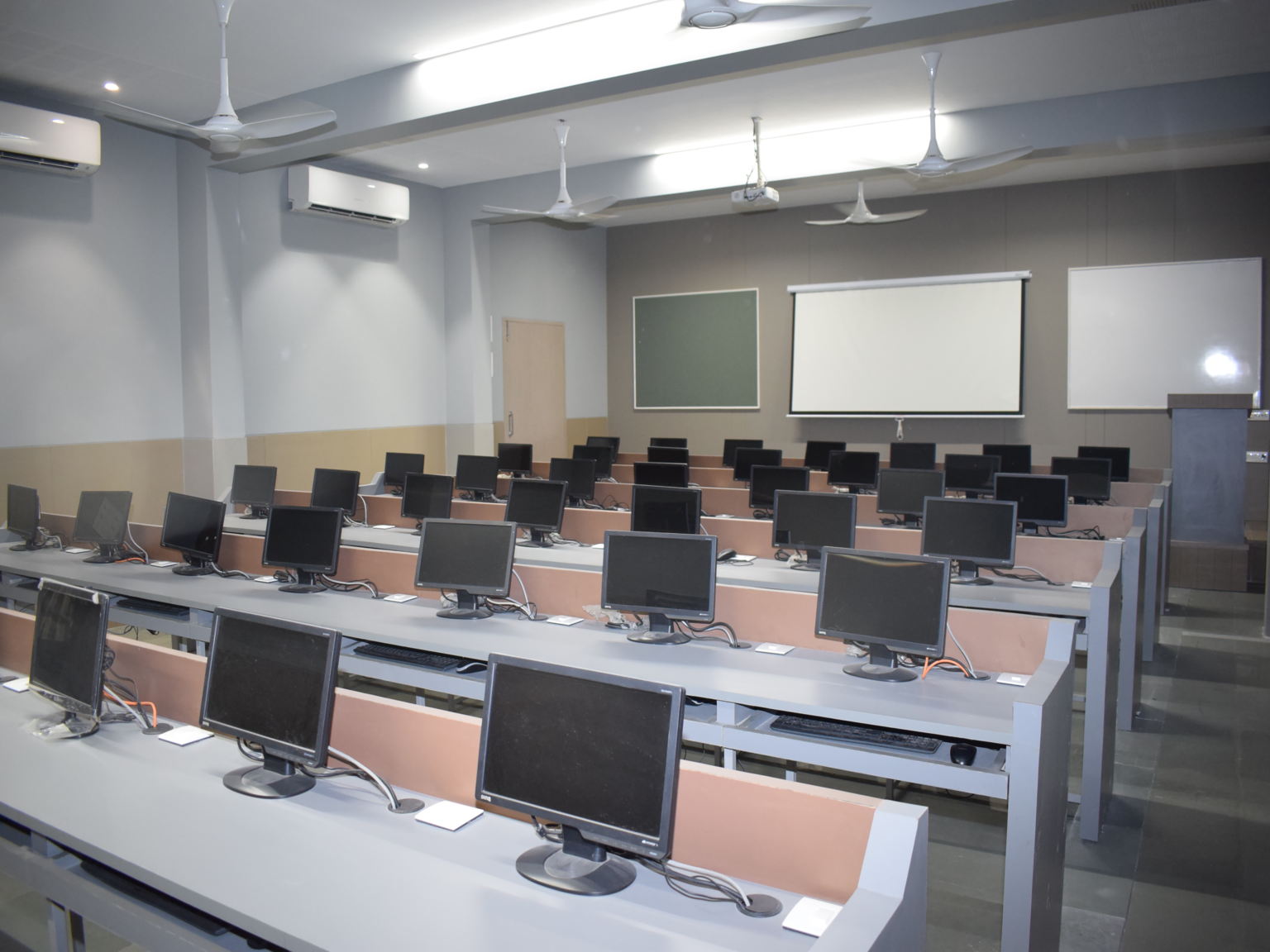 SBR Maheshwari Vidyapeeth – Surat